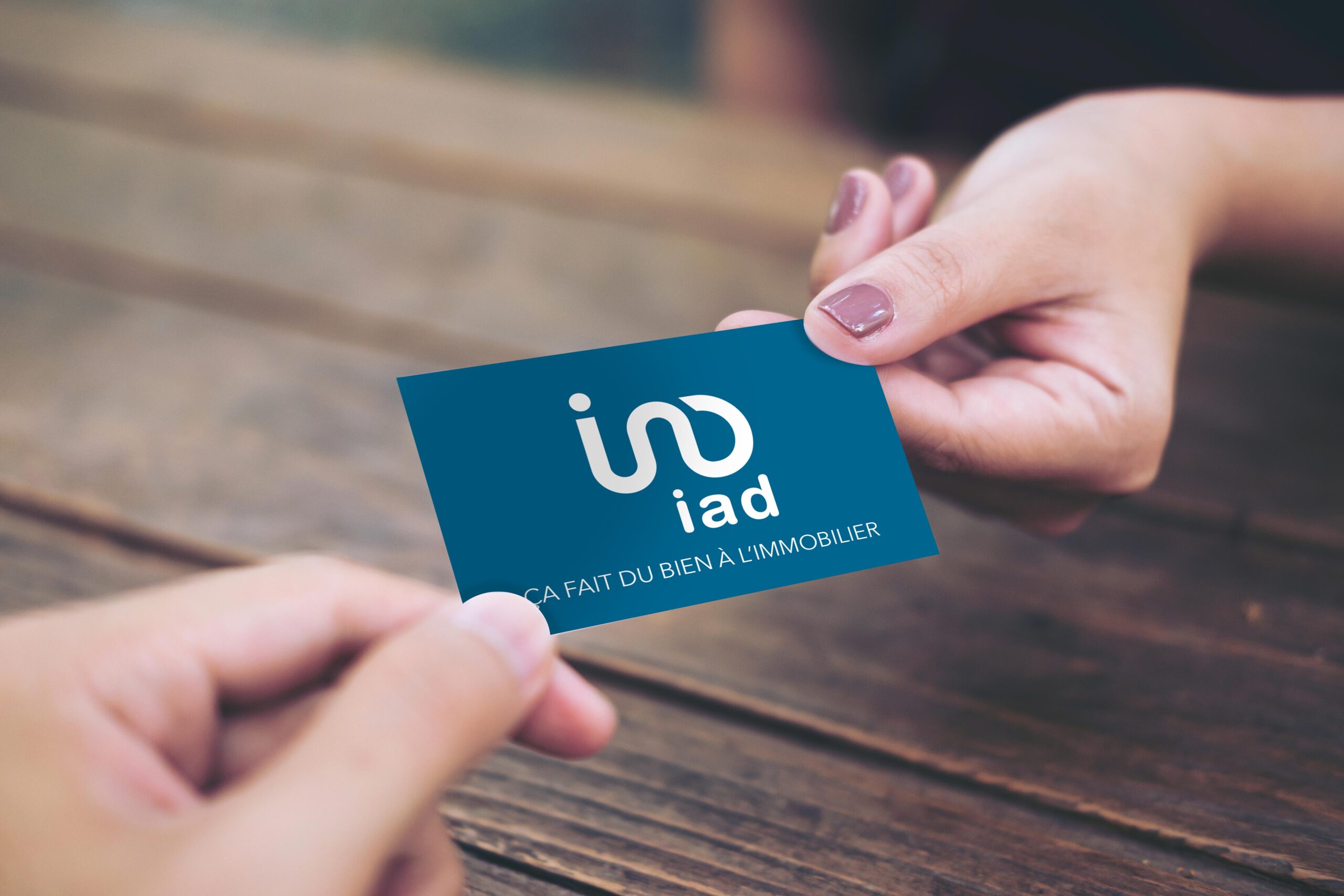 Peut-on louer sa carte professionnelle immobilier ? | Join iad France